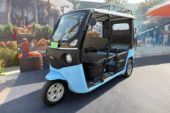 Atul GEMINI CNG vs Bajaj Riki P40 05 E Rickshaw Comparison - Price & Specs