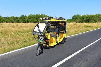 Godawari Eblu Rozee-E Auto L5M vs Keo Green Energy Ranger Rover ...